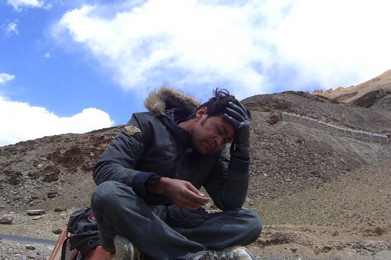 Acute Mountain Sickness in Ladakh - High Altitude Sickness - Vargis Khan