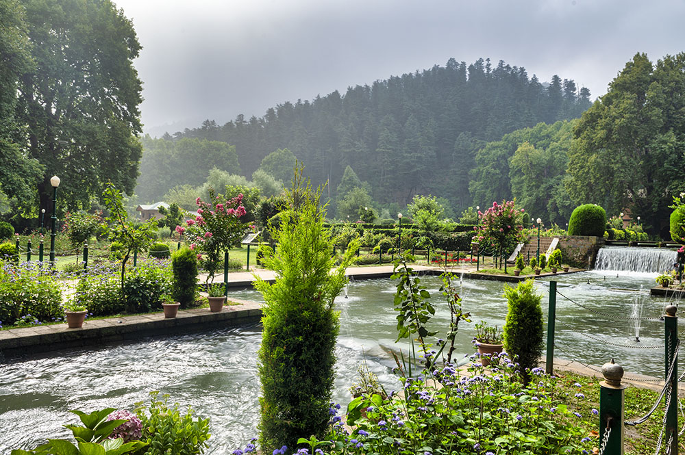 Achabal Garden - Achabal Mughal Garden in Kashmir - Vargis Khan