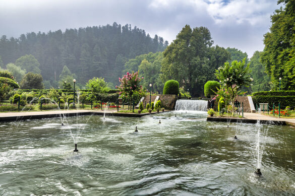 Achabal Garden - Achabal Mughal Garden in Kashmir - Vargis Khan