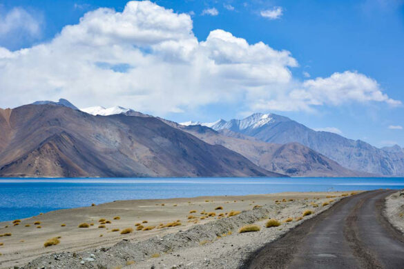 How to reach Ladakh by Bike, Car, Bus, Train and Flight - Vargis Khan