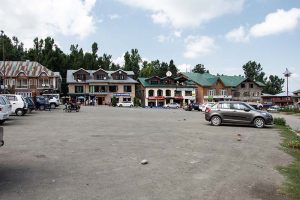 Srinagar to Gulmarg - How to Reach, Where to Stay - Vargis Khan
