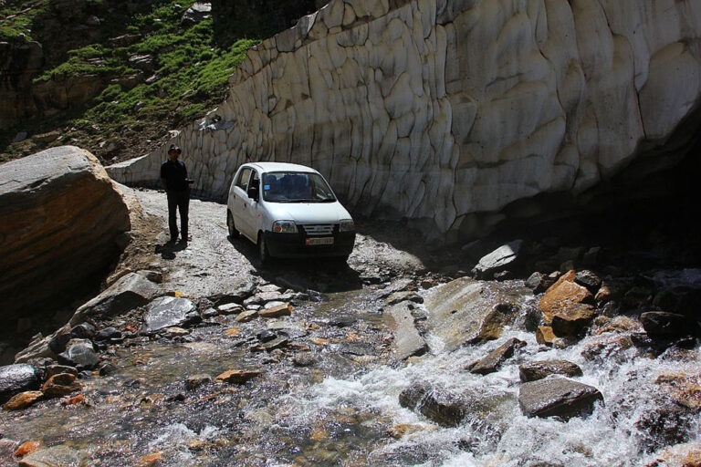 Manali to Chandratal Lake - How to reach by Road, Bus, Taxi - Vargis Khan