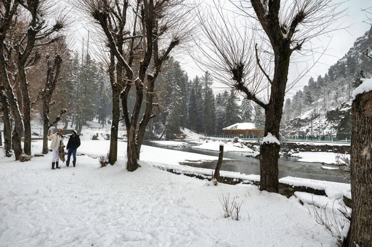 Pahalgam in Winter - A COMPLETE Travel Guide - Vargis Khan